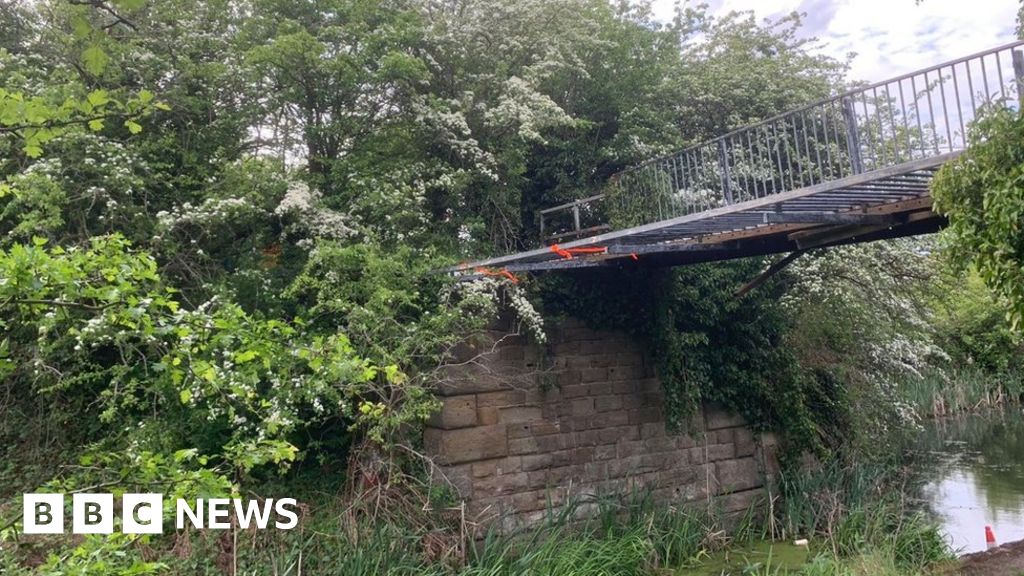 Work to replace Barnsley's vandalised Intake Bridge set to begin - BBC News
