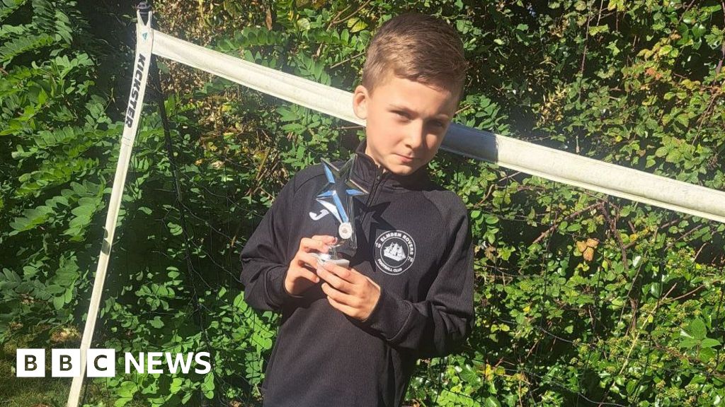 Essex boy, 8, playing football with defibrillator fitted - BBC News