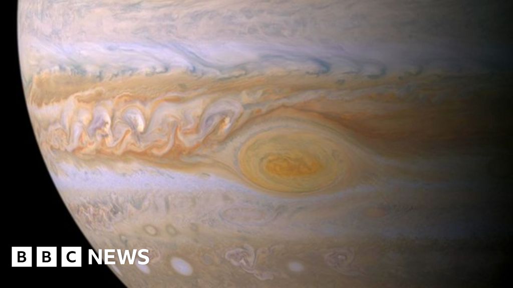 Juno mission: What would it be like to fall into Jupiter? - BBC News