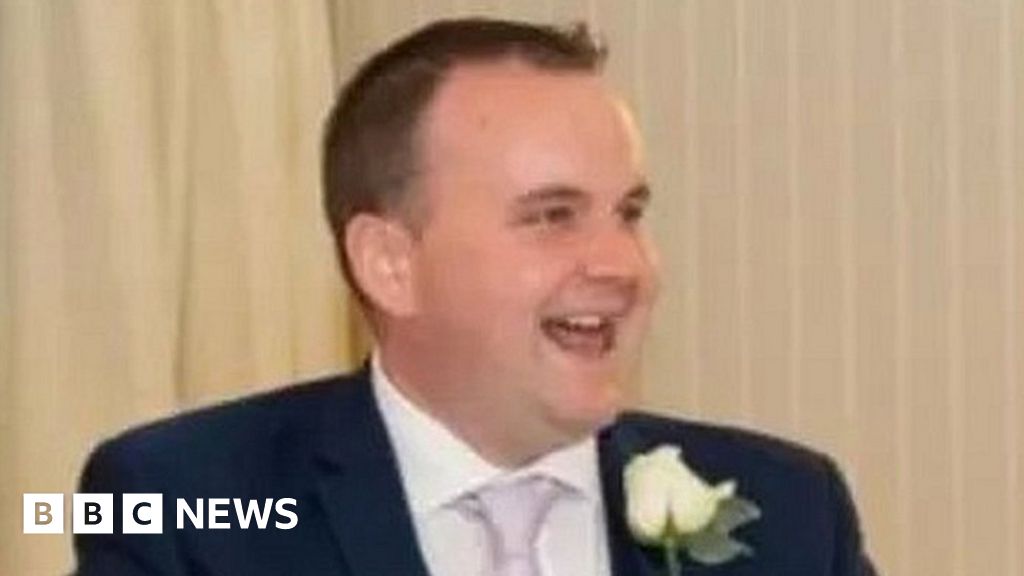 Covid-19: Tributes paid after Met Police officer dies
