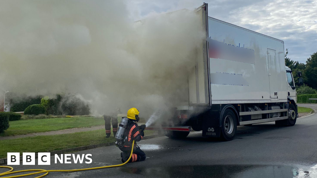 Lithium battery warning after Cambridgeshire bin lorry fires - BBC News