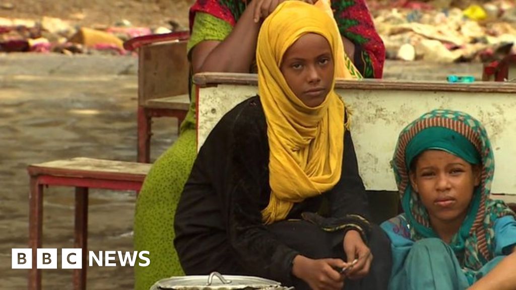Yemen conflict: Scars of civil war in Aden - BBC News