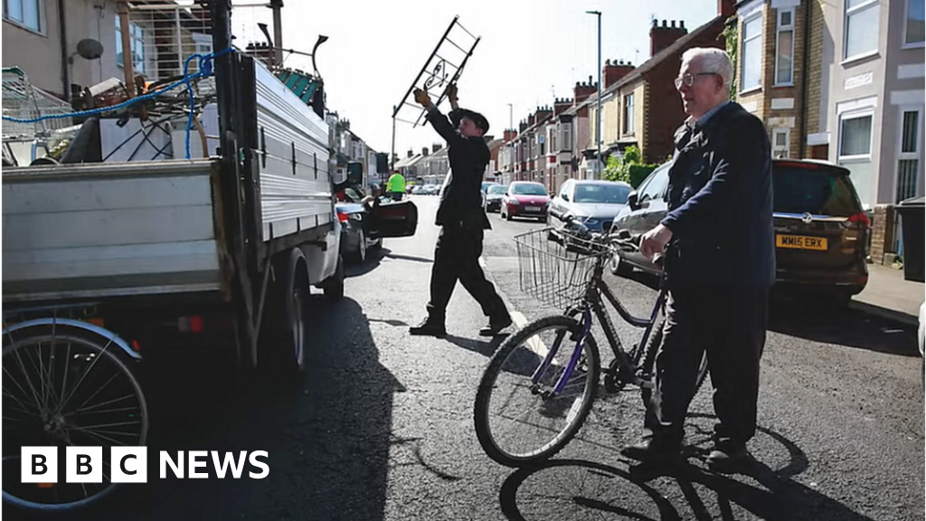 The Hull rag and bone man keeping tradition alive - BBC News