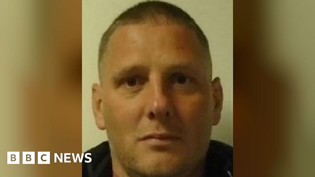 Hunt for life-sentence Hollesley Bay prison absconder - BBC News