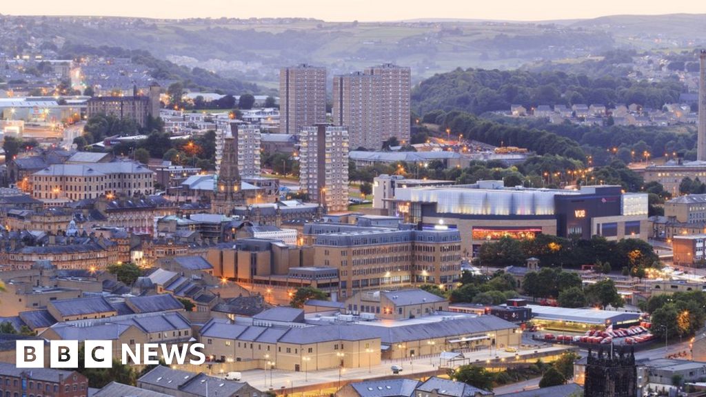 Calderdale council tax to rise by nearly 5% as budget agreed - BBC News