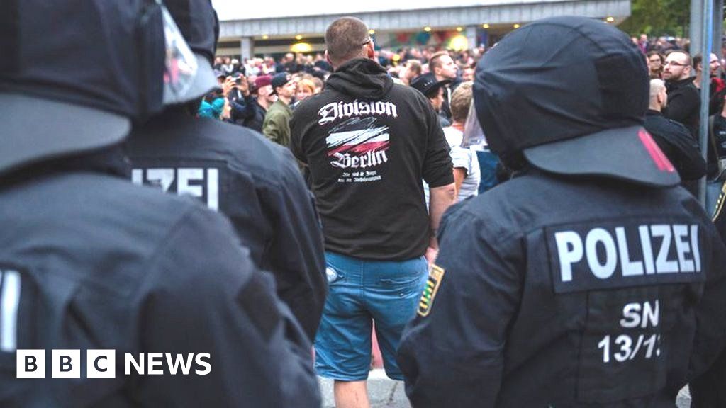 Rival protesters return to Germany's streets - BBC News