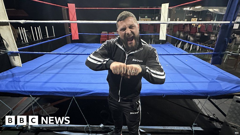 AEW: Norfolk wrestler Zak Bevis makes American breakthrough - BBC News