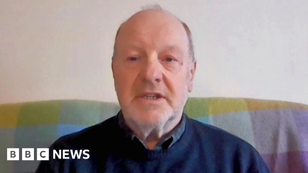 Alan Bates attacks 'madness' of Post Office compensation delays - BBC News