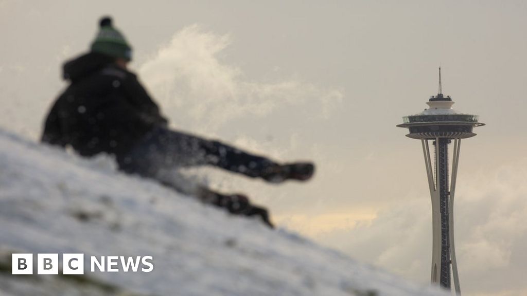 Seattle struggles with unusually heavy snow - BBC News