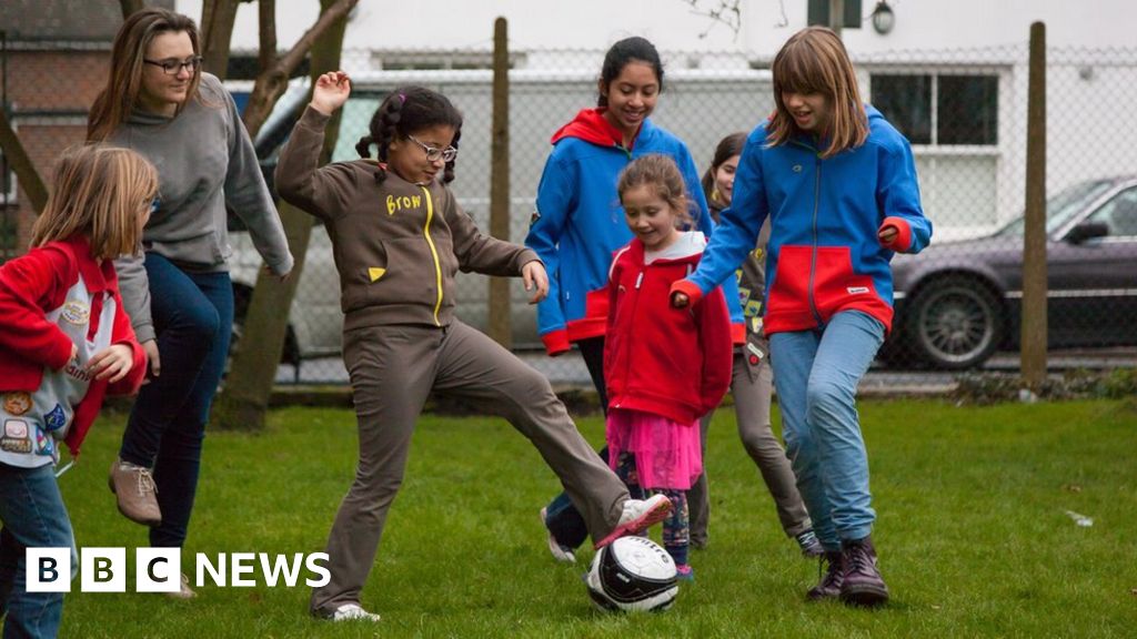 Scouts and guides provide 'mental health boost for life' - BBC News