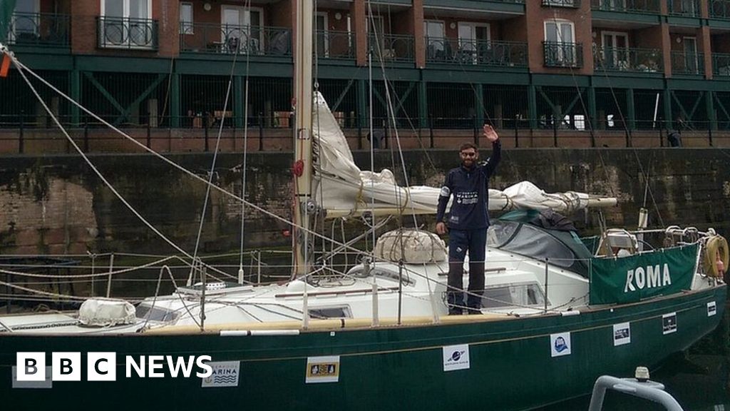 Sailor Chris Jacks sets off on round-Britain voyage - BBC News