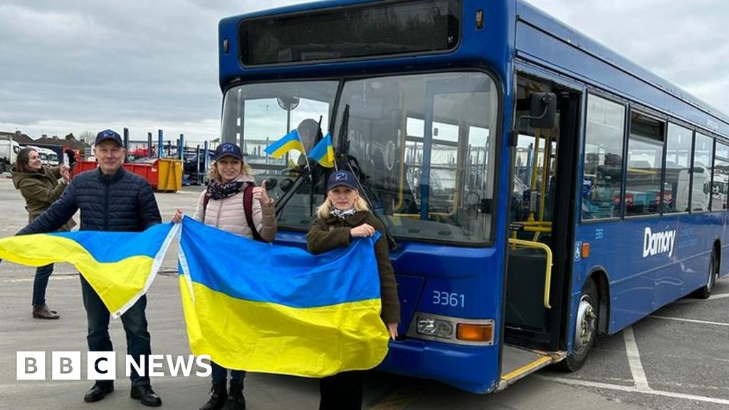 Ukraine: Swindon field hospital bus project almost complete - BBC News
