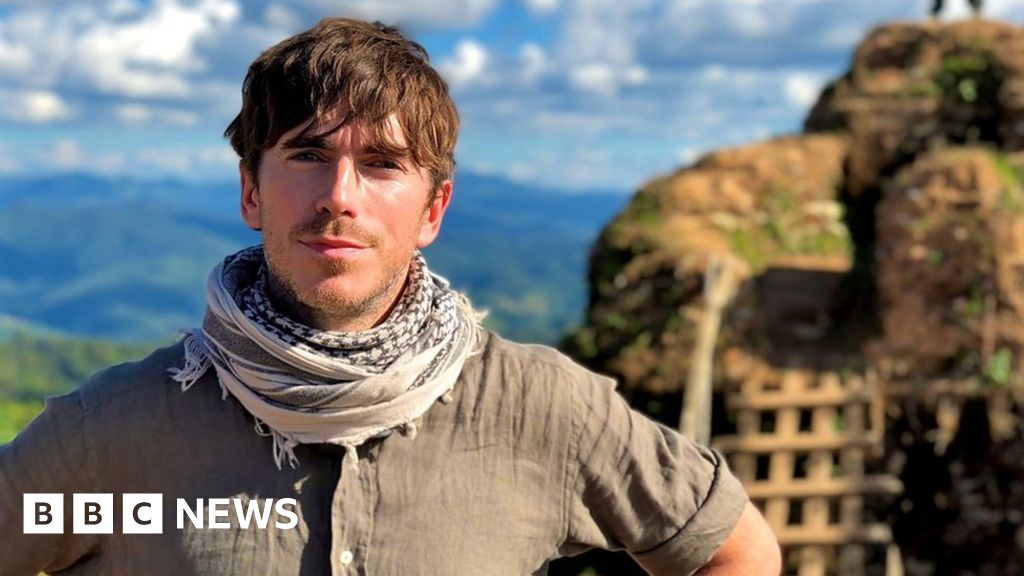 Simon Reeve: Tips for an adventurous holiday - BBC News