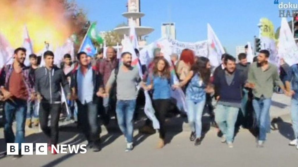 Turkey blast: Footage shows moment of explosion - BBC News