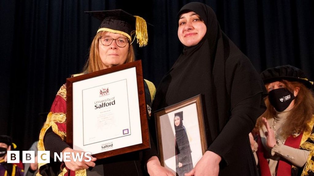 Aya Hachem: Family of murdered student collect her degree - BBC News