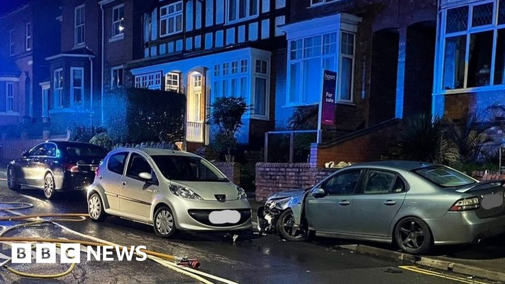 Kenilworth homes evacuated after crashed car bursts gas main