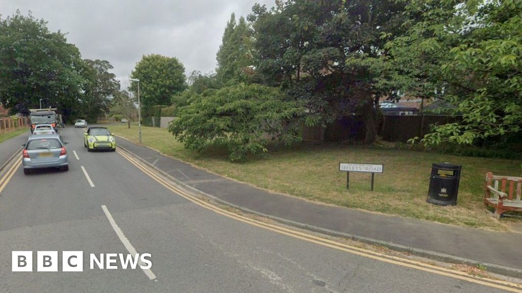 Man charged with murder after Beaconsfield body find