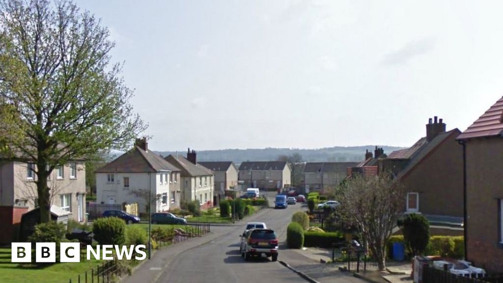 Police investigate 'unexplained' death of Larbert woman - BBC News