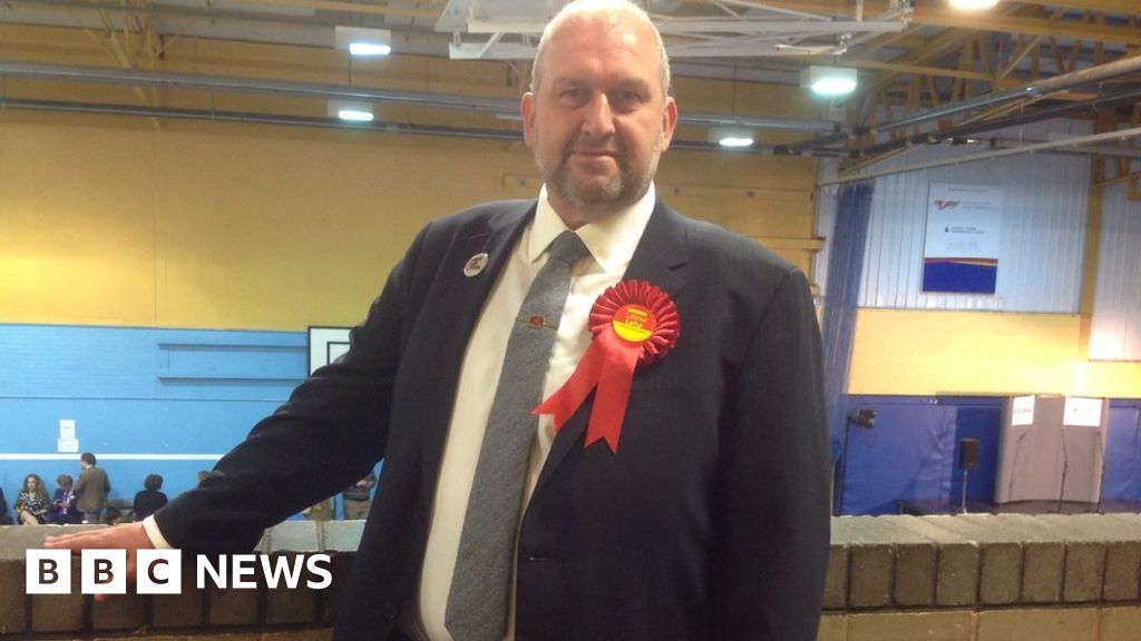 Carl Sargeant told family 'I failed you', inquest hears - BBC News