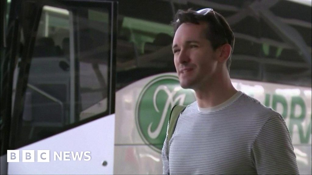 Australian reporters arrive home from China after 'standoff'