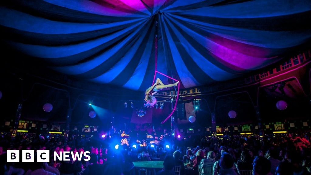 Bristol Spiegeltent to return despite noise concerns - BBC News