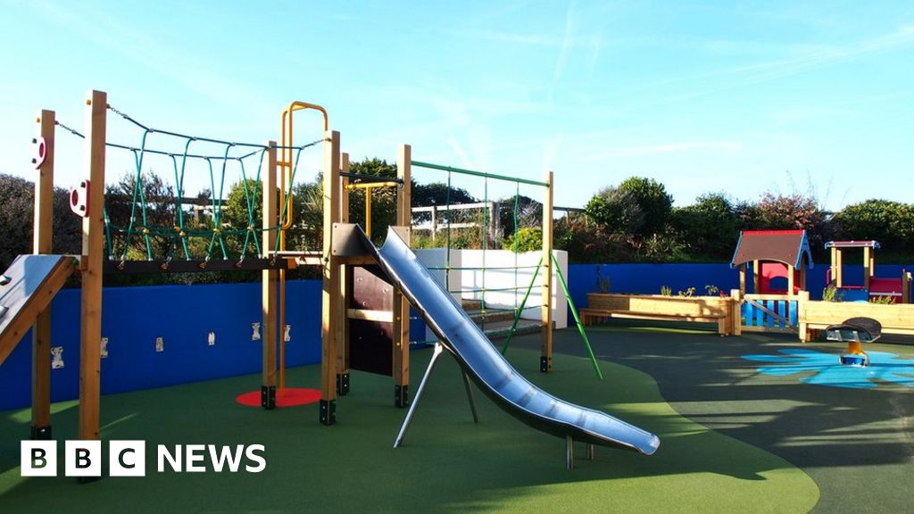 New playground and learning area opened in Sark - BBC News