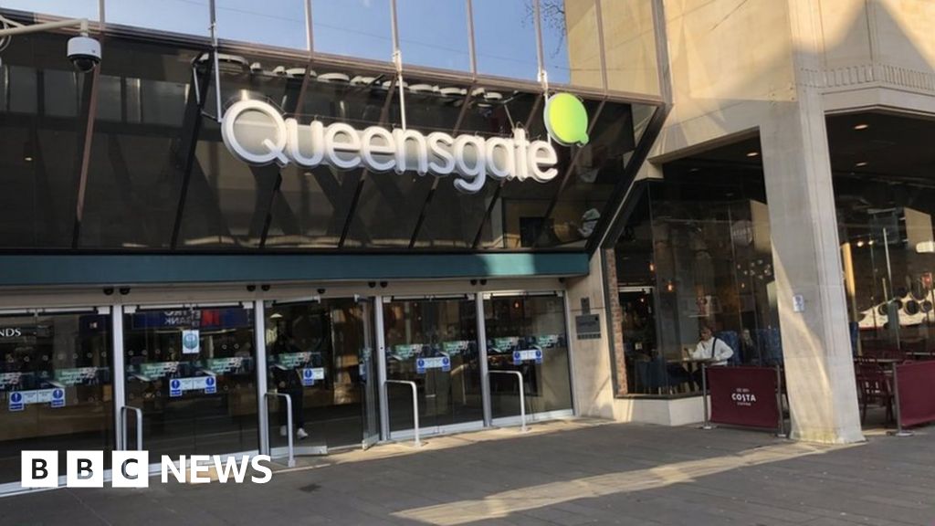 Queensgate shopping centre reopens after security alert - BBC News