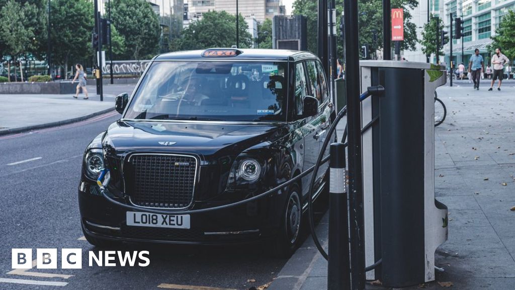 Majority of London's black cabs now 'zero emission capable' - BBC News