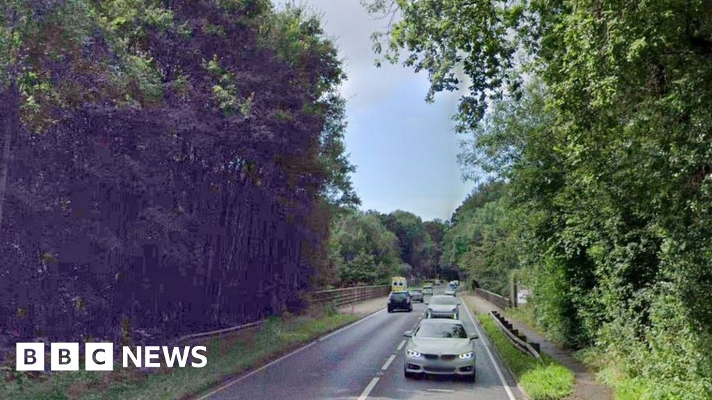 M25 bridge crash: Motorcyclist killed in New Year's Day collision - BBC ...