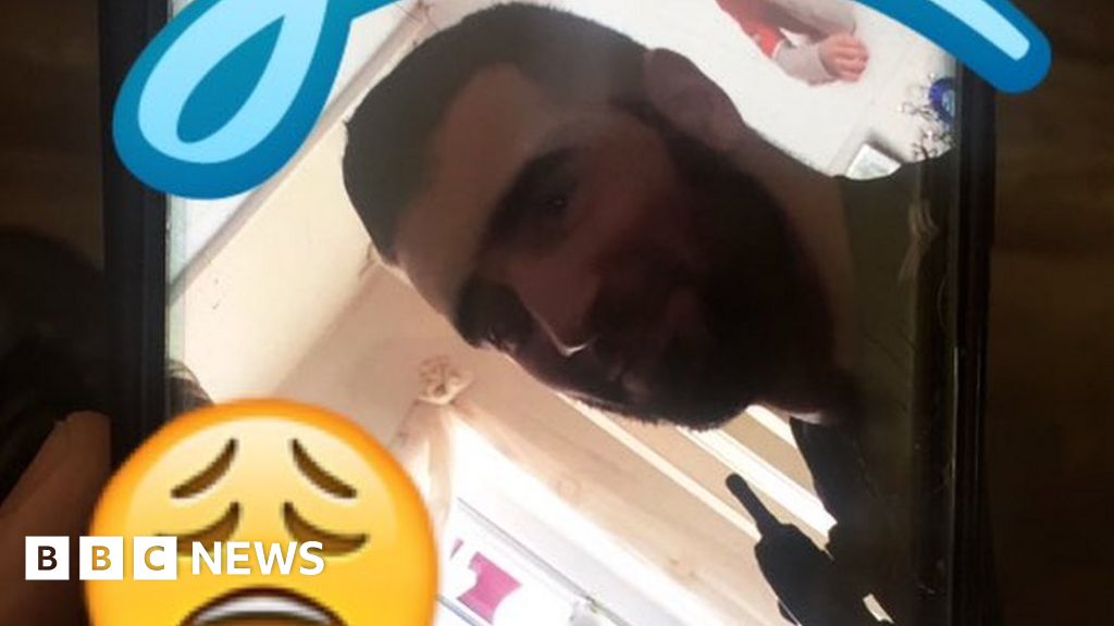 Police selfie: 'Impressed' arrested suspect asks police for a photo