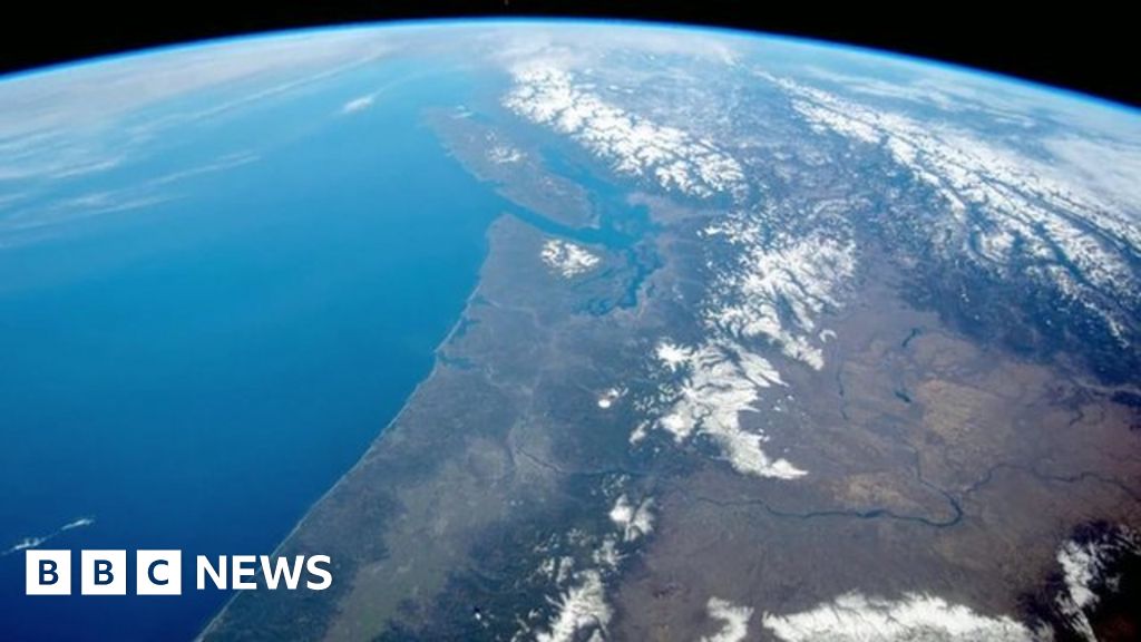 Obama releases climate video ahead of clean energy plan - BBC News