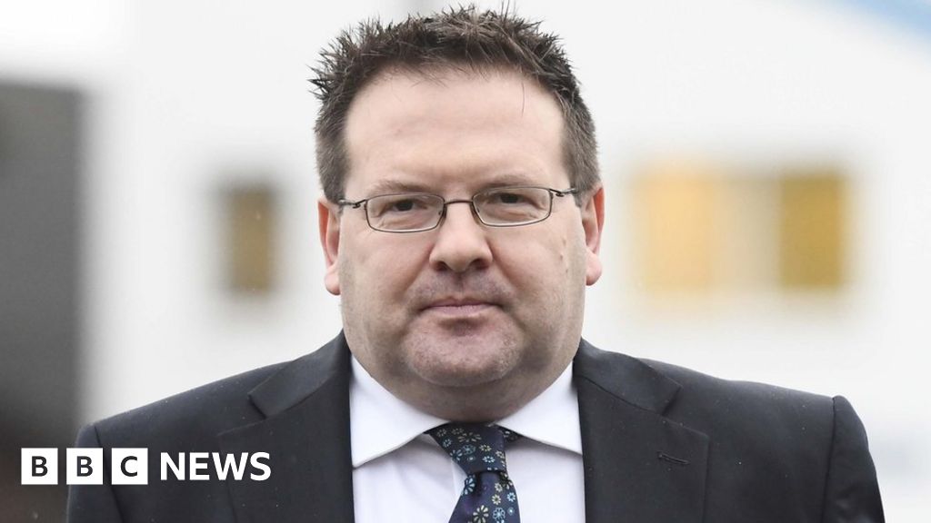 'Wrong pills' pharmacist suspended after woman's death - BBC News