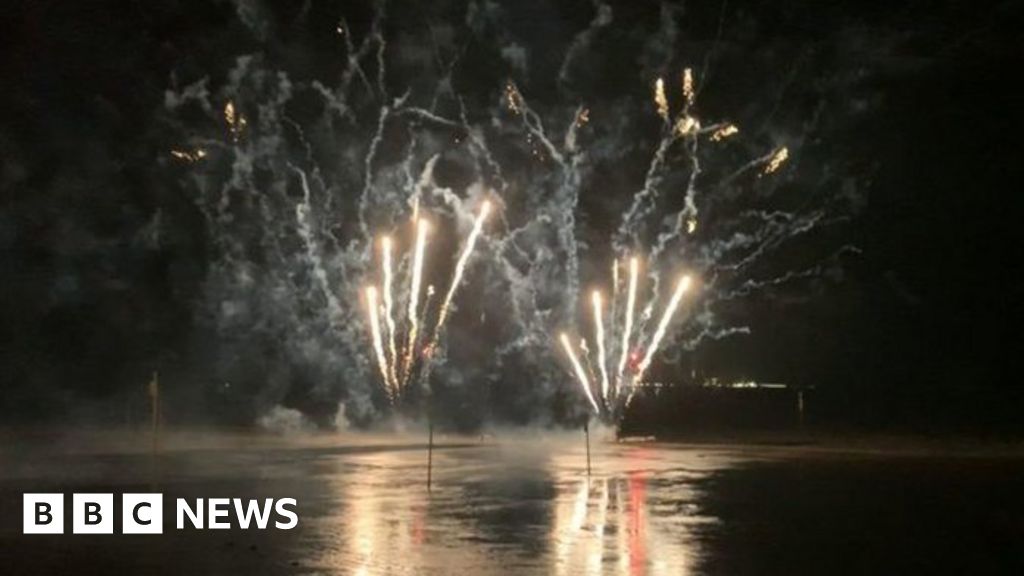 Burnham-on-Sea jetty fireworks called off over man missing in sea - BBC ...