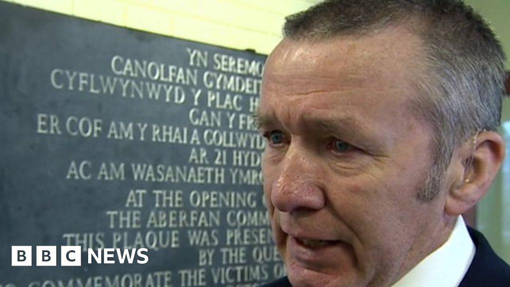 Aberfan rescuers pay emotional tribute to those who died - BBC News