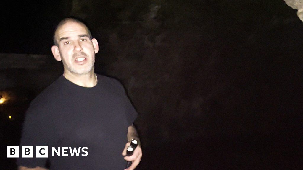 'I work at night in Scotland's most haunted place' - BBC News