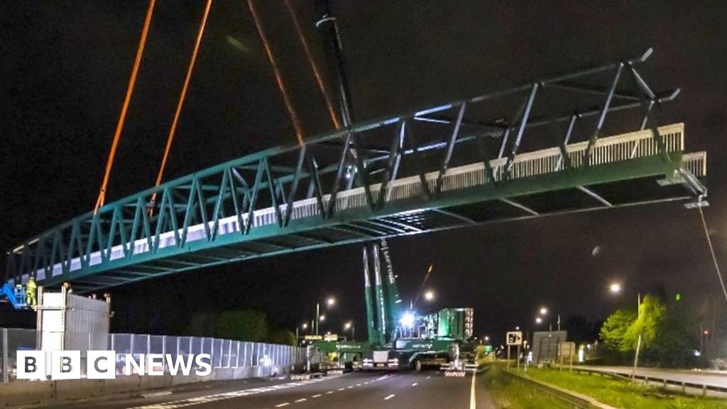 Solihull footbridge installed across A45 - BBC News
