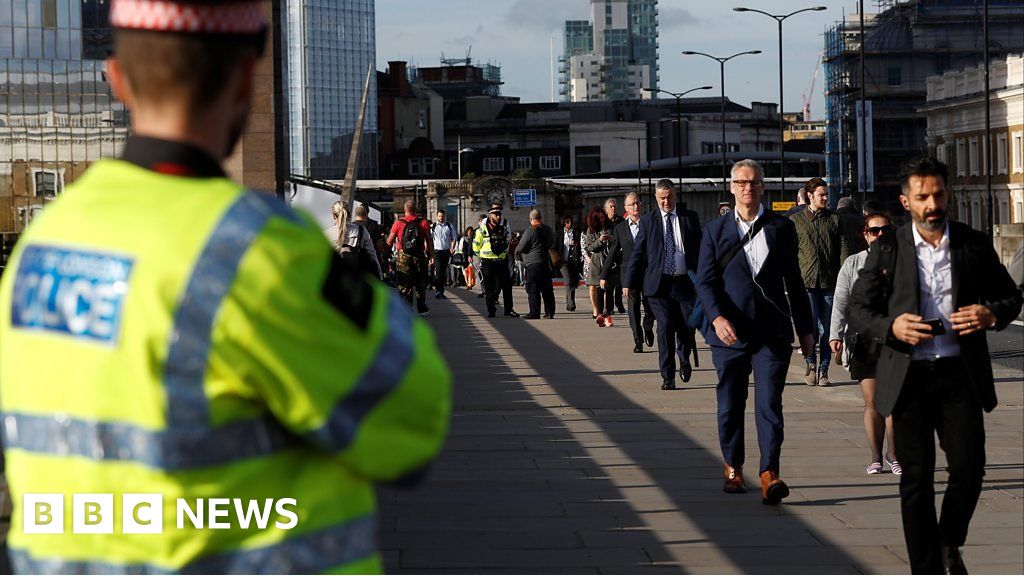 Labour: Police cuts make communities less safe - BBC News