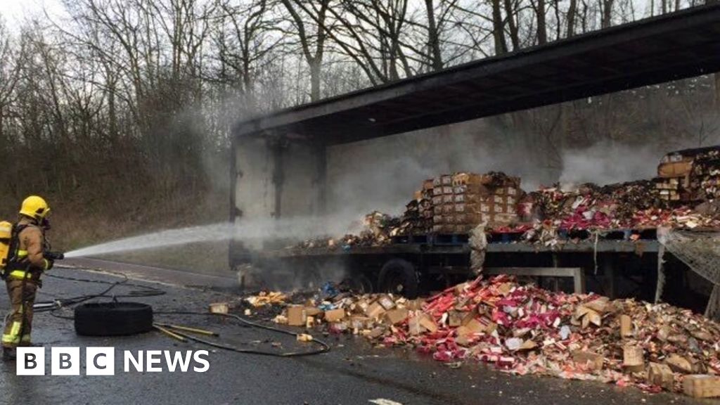 Shortbread lorry fire closes M6 near Lancaster - BBC News