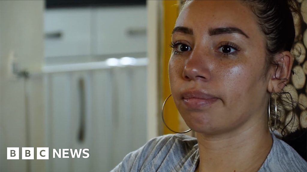 Universal Credit scam: Jade's story - BBC News
