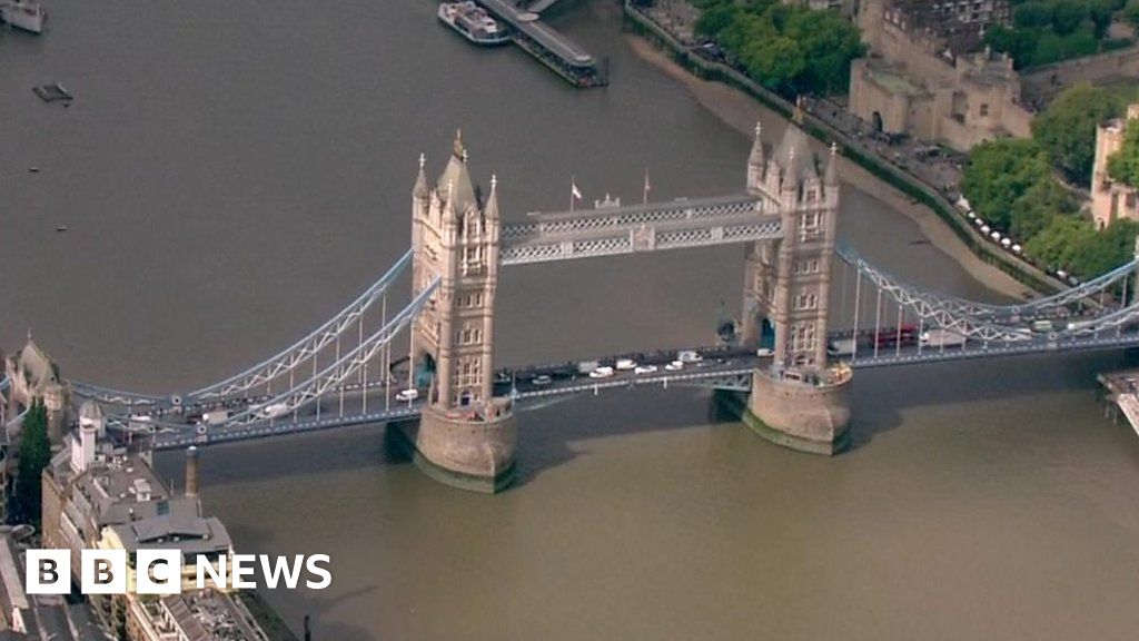 Queen Elizabeth: Lying-in-state queue reaches Tower Bridge