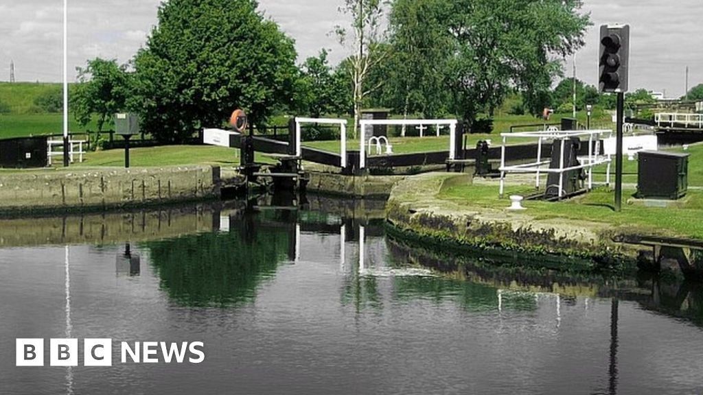 Stanley Ferry: Canal trust offers rare tour of lock gate workshop
