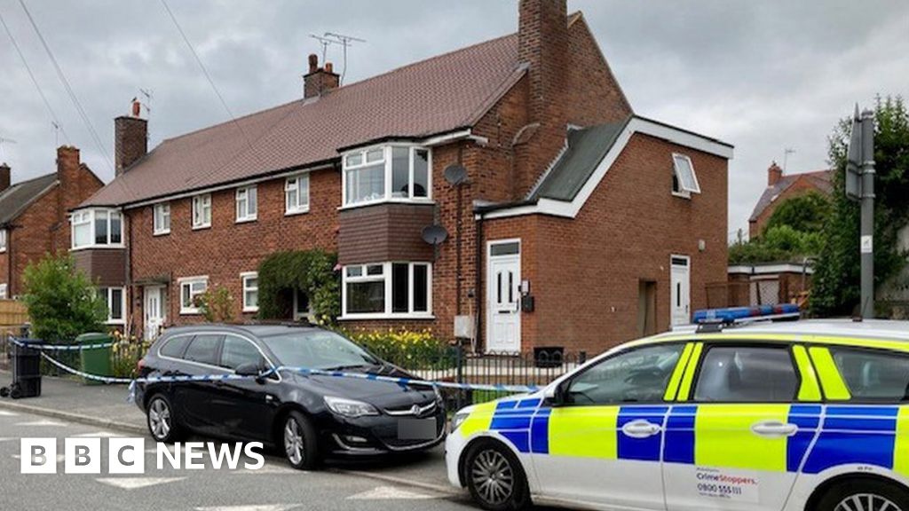 Wrexham: Two questioned in murder probe after man's death - BBC News