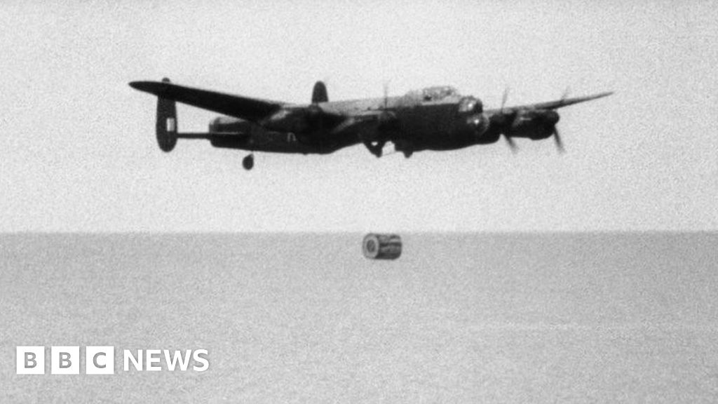 South Wales Dambusters links marked with museum donation - BBC News