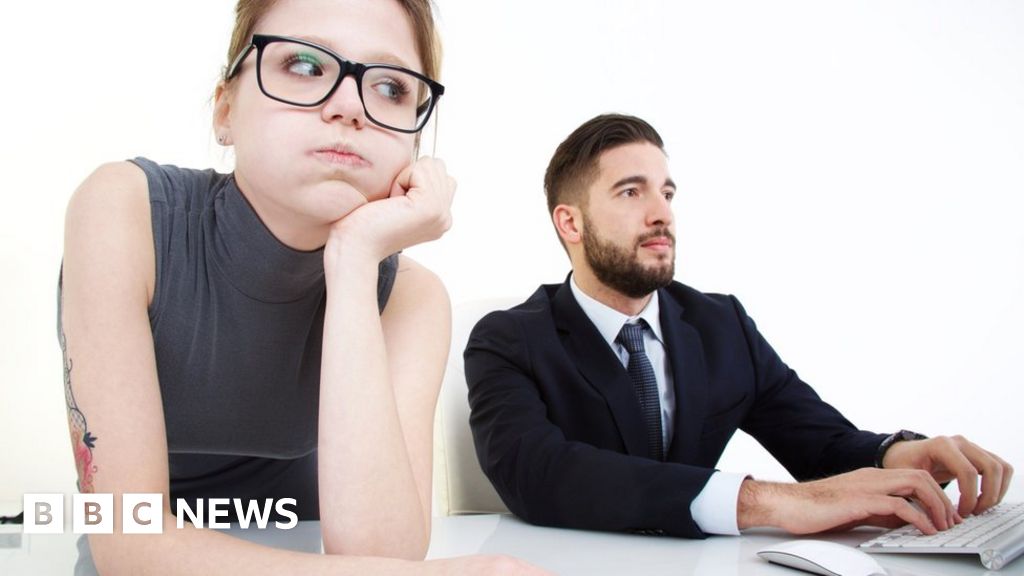 How to look interested in a boring meeting - BBC News