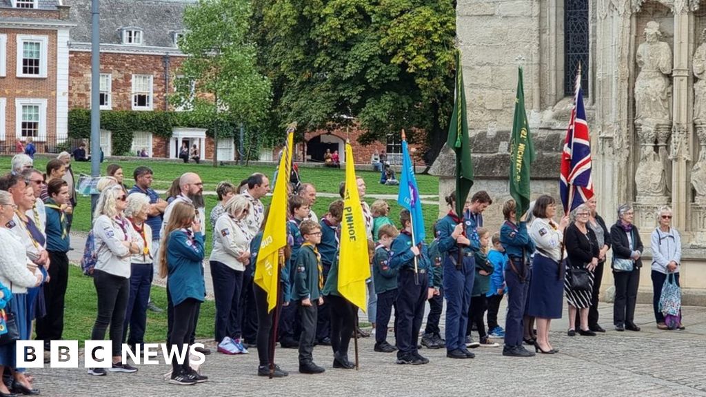 Queen Elizabeth II: Devon scouts honour passing of patron - BBC News
