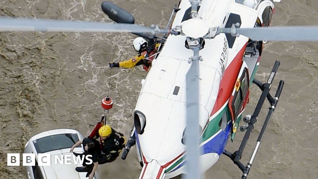 Japan floods: City of Joso hit by 'unprecedented' rain - BBC News
