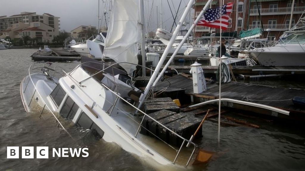 Hurricane Sally: Deadly storm leaves 550,000 without power in US - BBC News