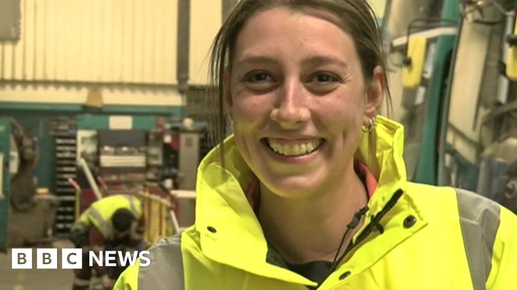 Meet the award-winning bus mechanic mum - BBC News