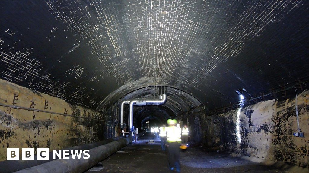 Inside Nottingham's 'secret' railway tunnel - BBC News