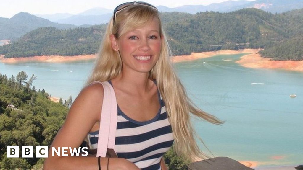 Missing California mother feared abducted while jogging - BBC News
